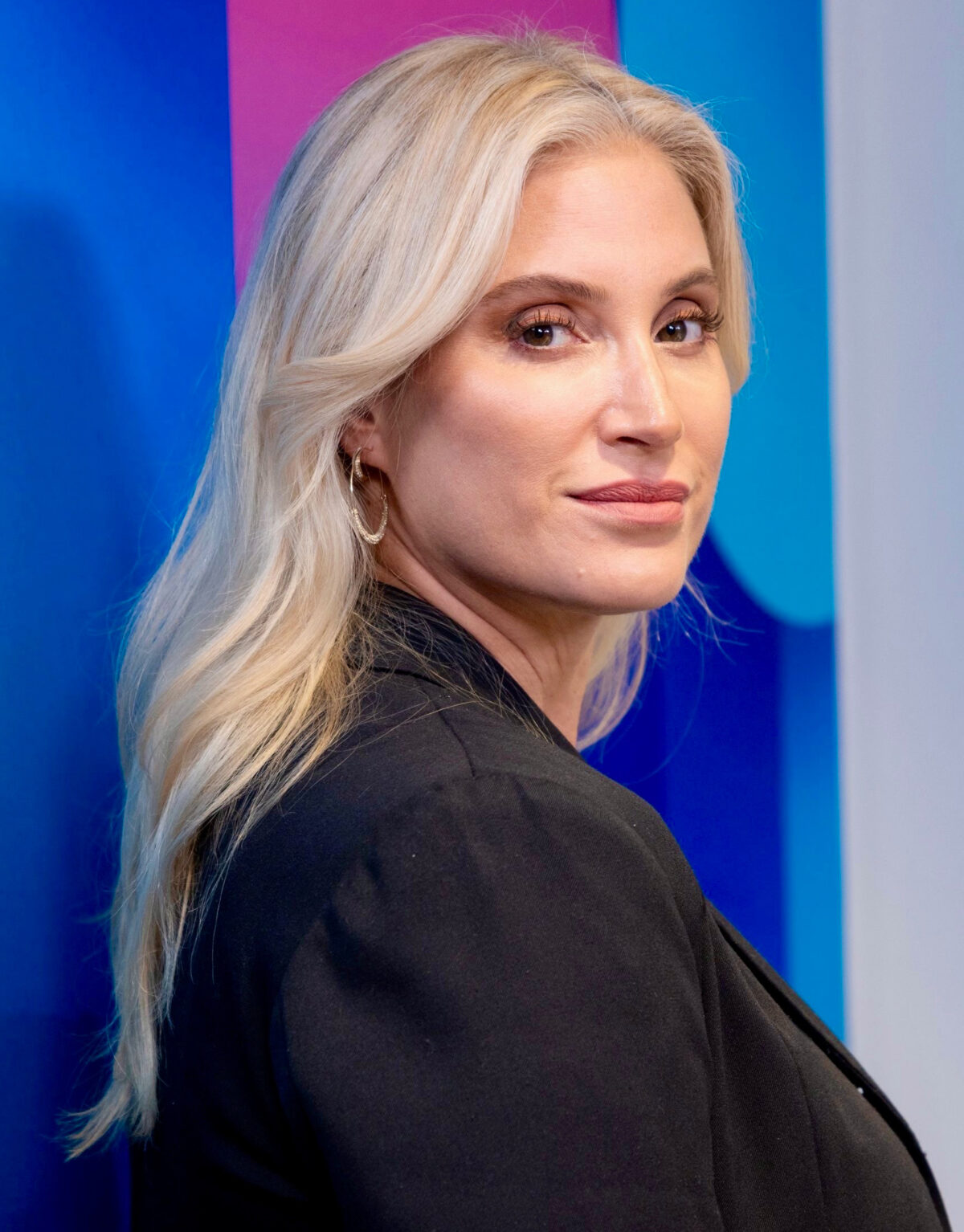 Leslie Schlachter - Happiness Club